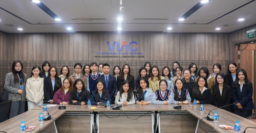 VIAC tiếp đón và trao đổi cùng Đoàn sinh viên Khoa Luật Quốc tế Học ...